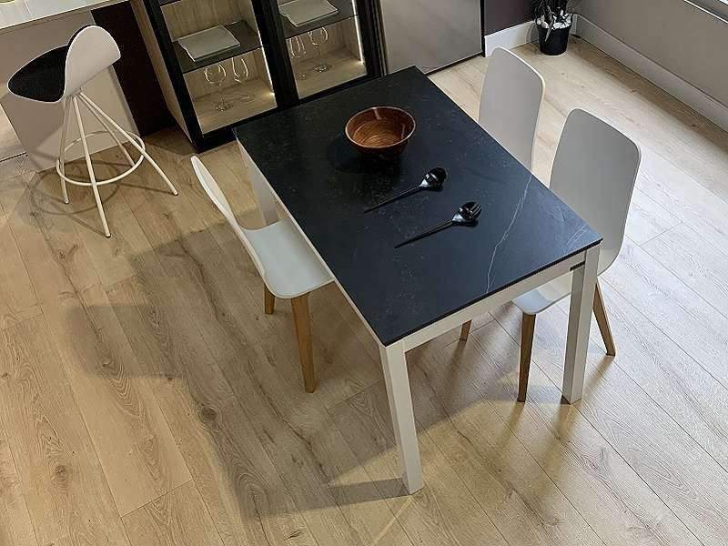 Table fixe Flora avec plateau en silestone pour cuisine ou salle à manger