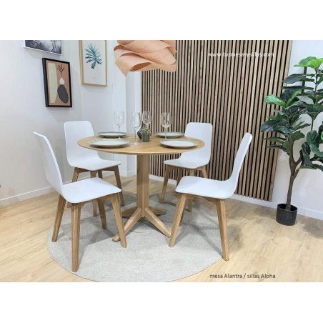 petite table ronde de cuisine ou de salle à manger avec plateau en bois ...