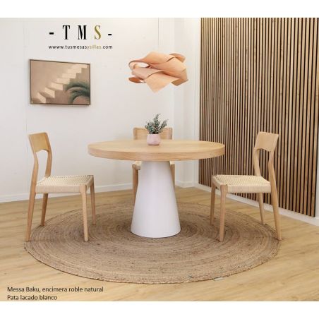 Mesas redondas de comedor con encimera gruesa de roble y pie central redondos